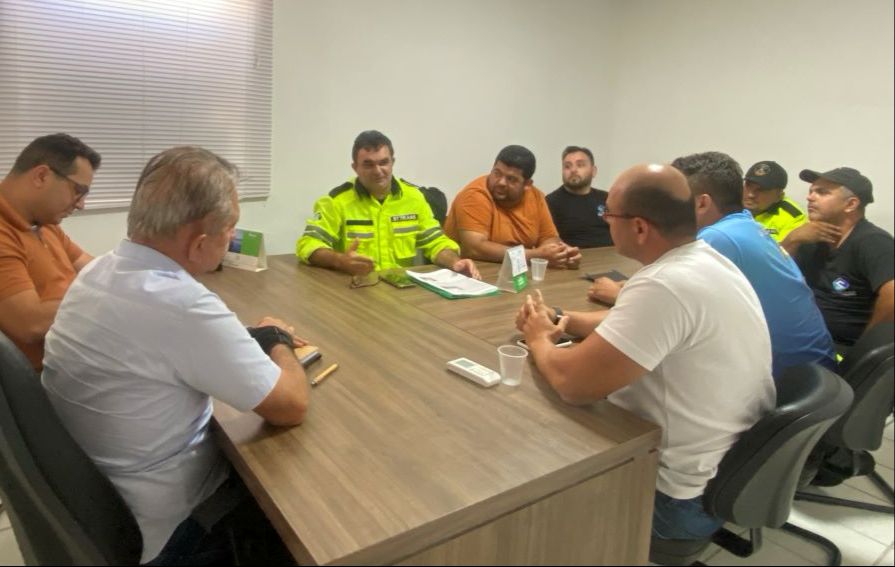 Reunião entre prefeito de Patos e agentes de trânsito garante avanços e ... Reunião entre prefeito de Patos e agentes de trânsito garante avanços e ...